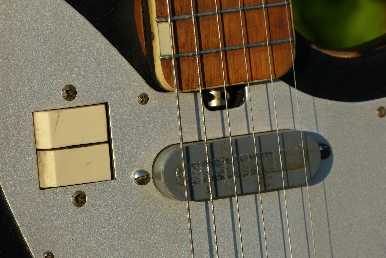 Jake Wildwood: 1960s Teisco EB-200 Electric Baritone Guitar (Modded)