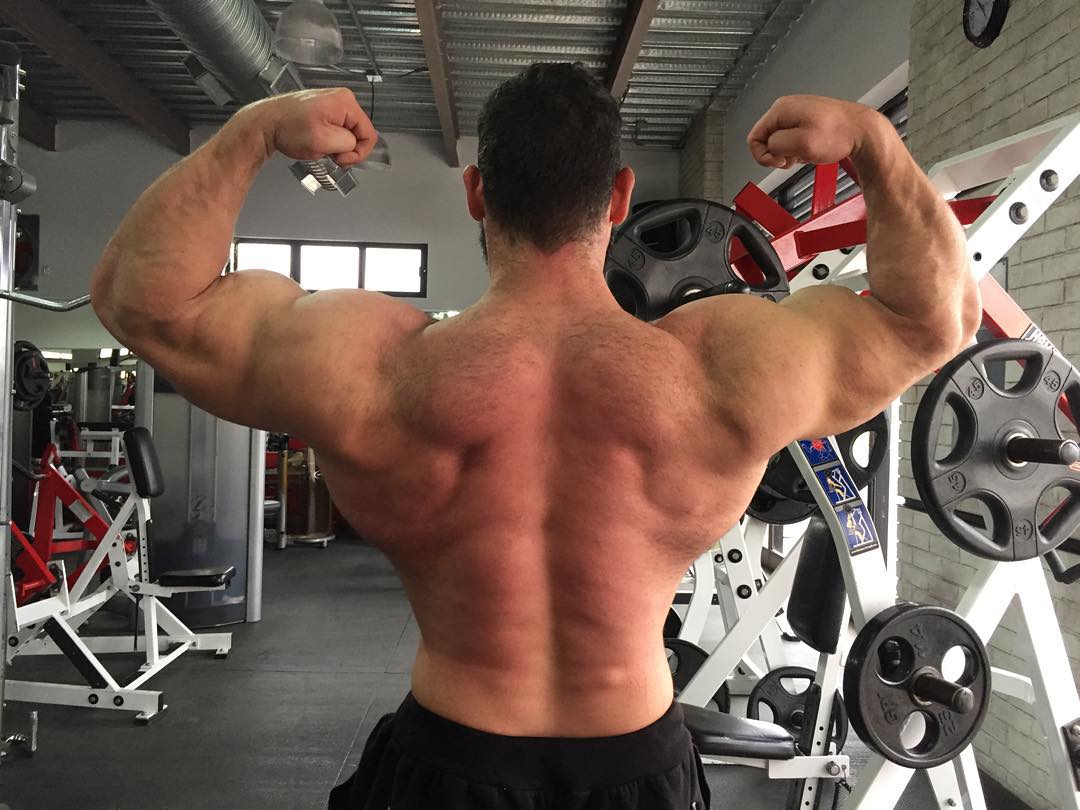 Muscle Lover: Mexican IFBB Pro bodybuilder Juan Carlos Graham