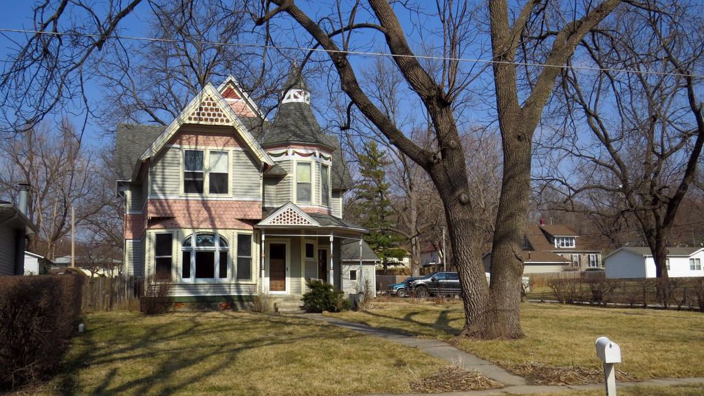 Sweet House Dreams: 1890 Victorian in Glenwood, Iowa
