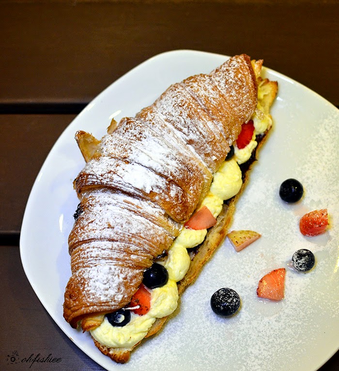 oh{FISH}iee: Croissant Delicatessen @ Plaza Damas