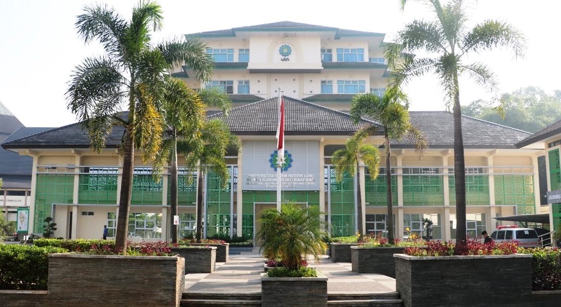 Makalah Cermat: profil dan sejarah uin sunan gunung djati Bandung