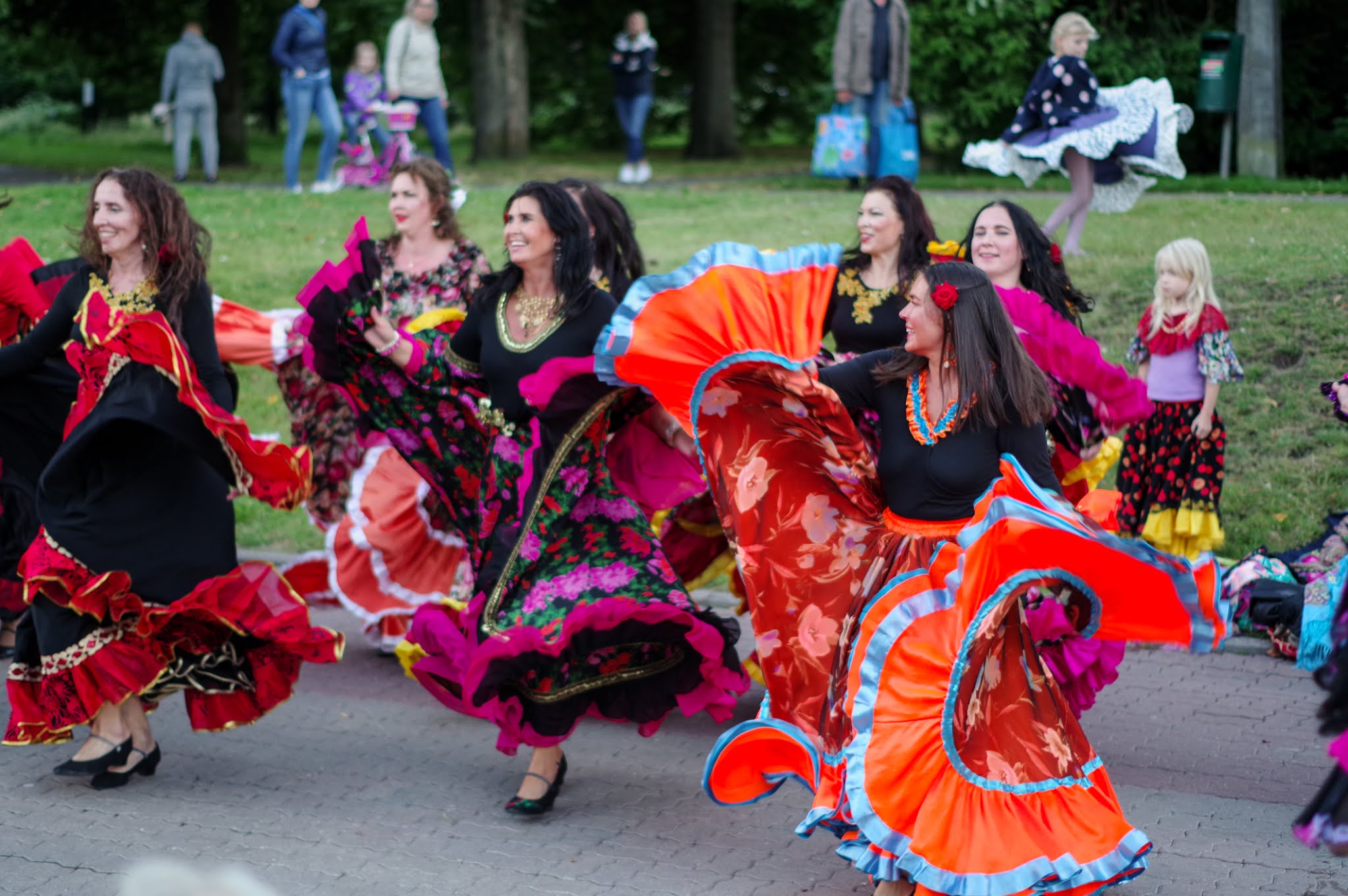 Romaška -Mustlastants: Romaška