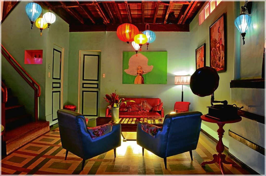 DEUX NOTES: LE TRAVAIL DE DELPHINE DELORME EN ASIE