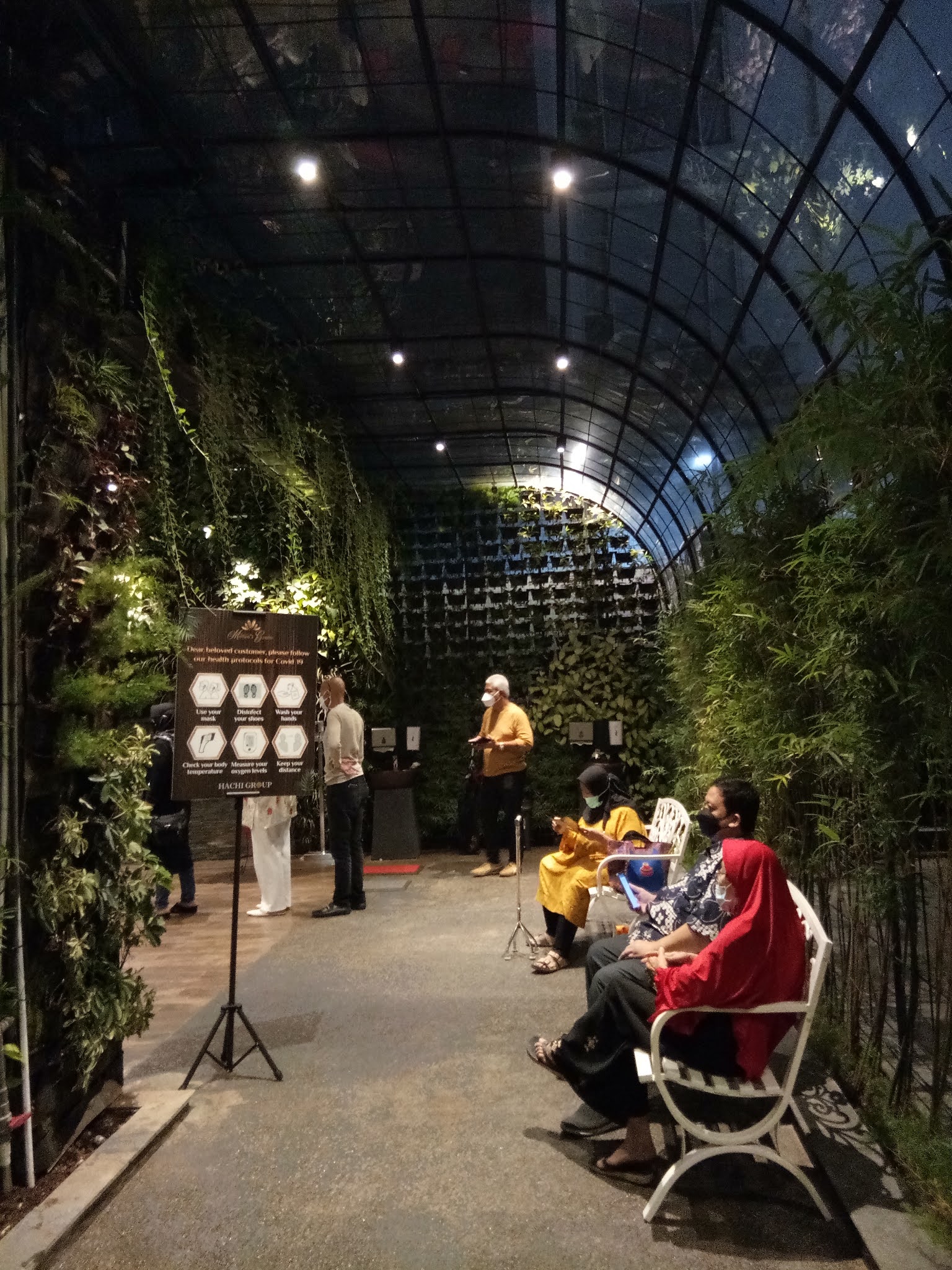 Inspirasikukeni: 5 fakta menarik dari resto Michael’s Garden Alam ...