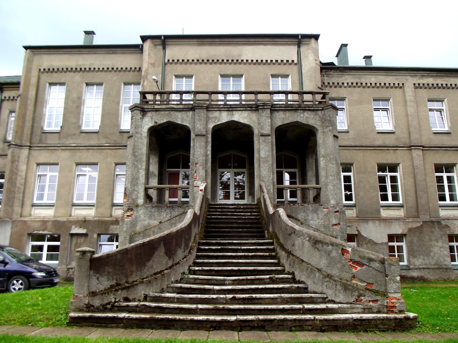 Latvijas muižas un pilis un citas interesantas vietas: Priekules muiža ...