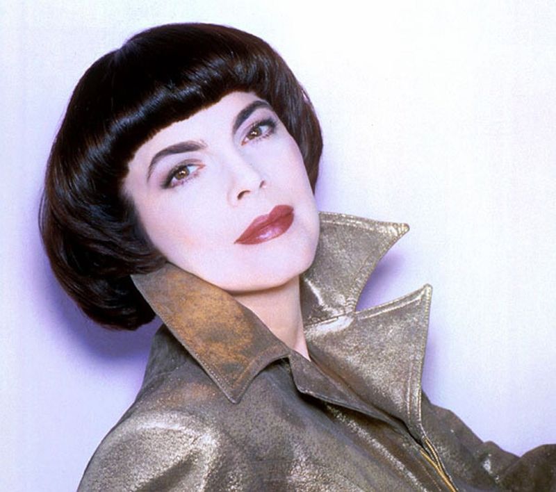 35 Beautiful Portrait Photos of French Singer Mireille Mathieu in the ...
