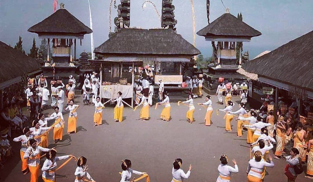 Sejarah Tari Bali: Rejang Renteng