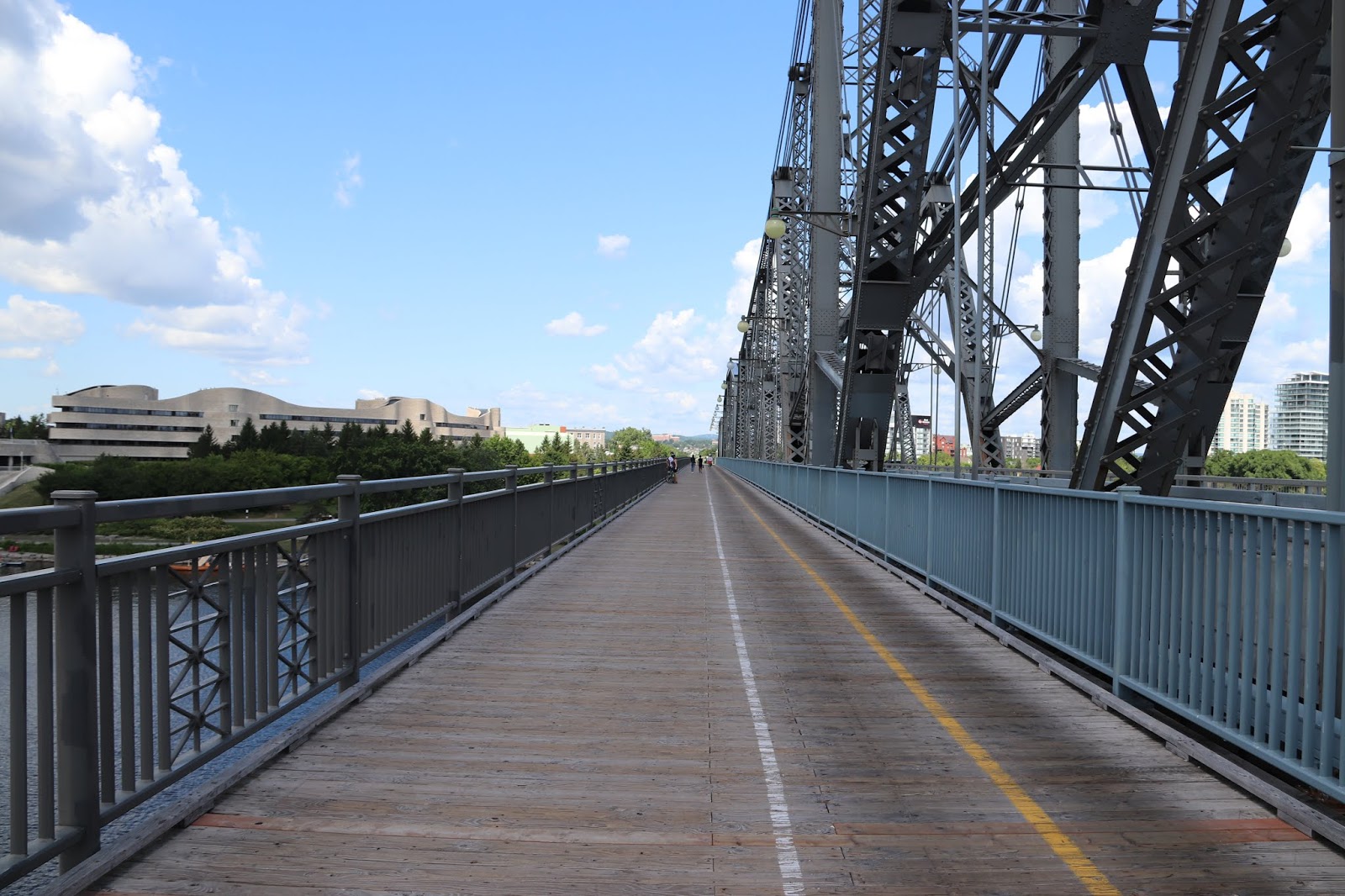 Memorials in Ottawa: Alexandra Bridge