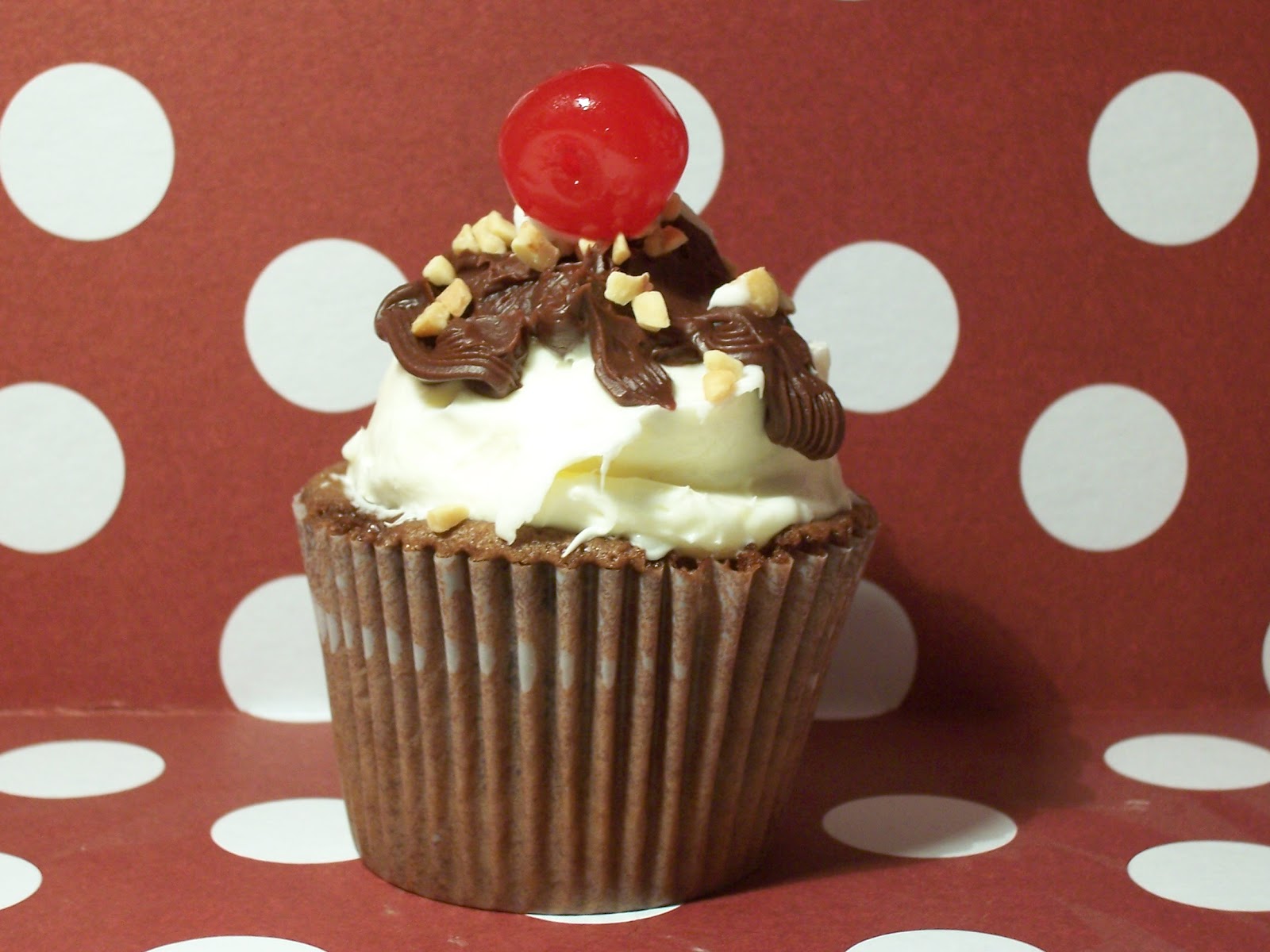 Faking Fancy Cupcakes: Chocolate Sundae Cupcake