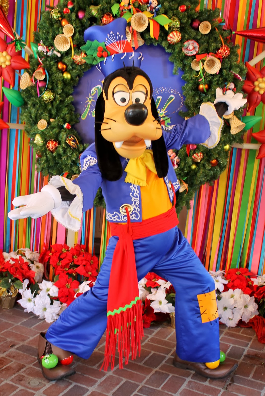 Unofficial Disney Character Hunting Guide: Viva Navidad at Disney's ...