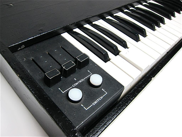 MATRIXSYNTH: FAIRLIGHT CMI KEYBOARD SN SNC088040