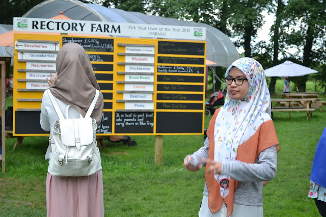 Strawberry Picking Di Rectory Farm Oxford London. - Dapur Kak Noor