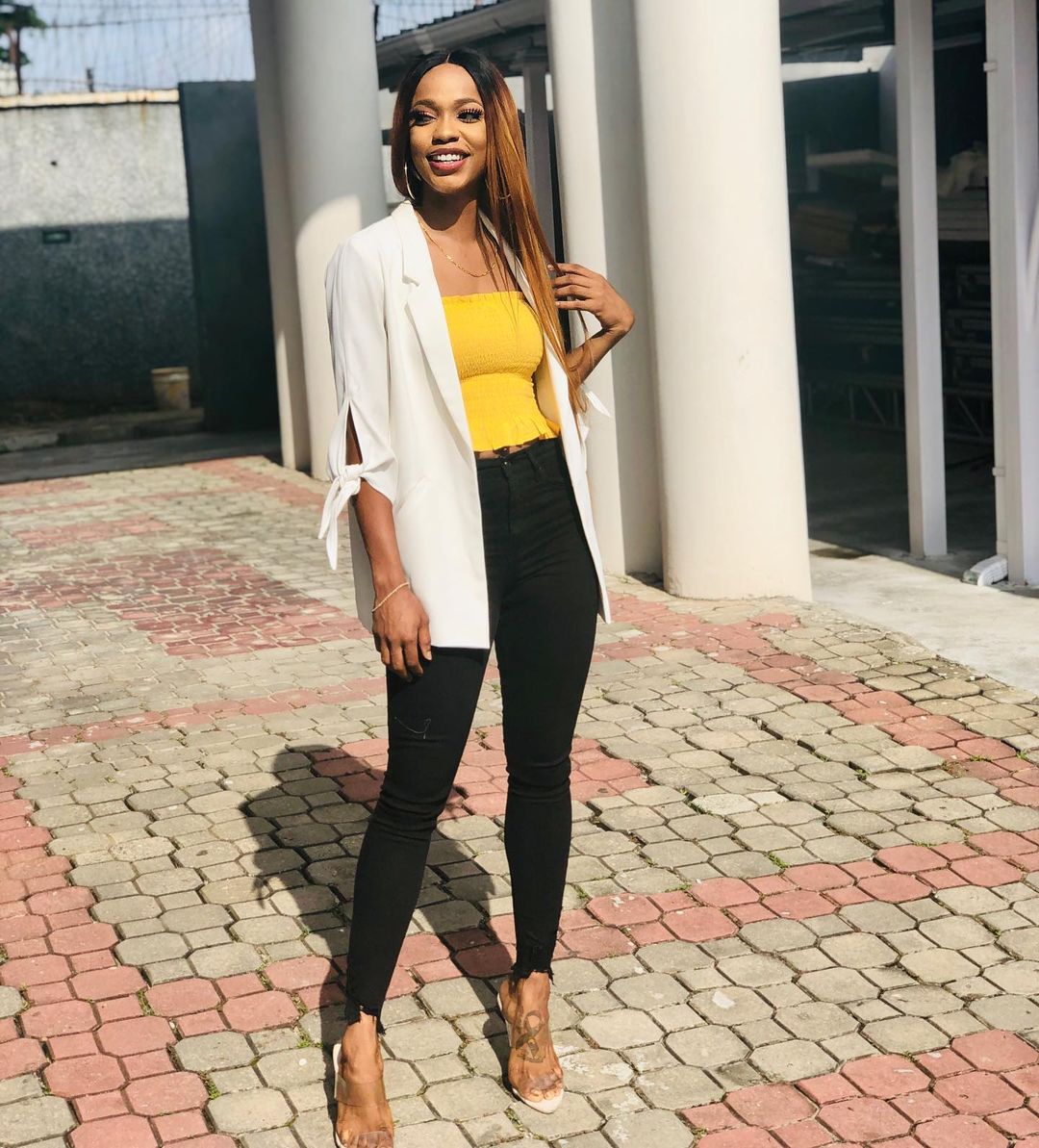 Photos of Efe Irele standing at 5"5 tall...