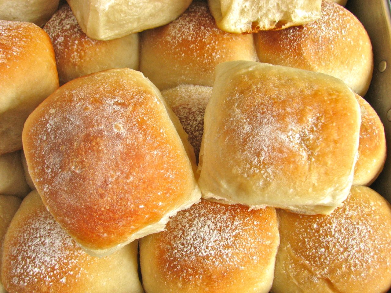 Delectably Mine: Soft Dinner Rolls