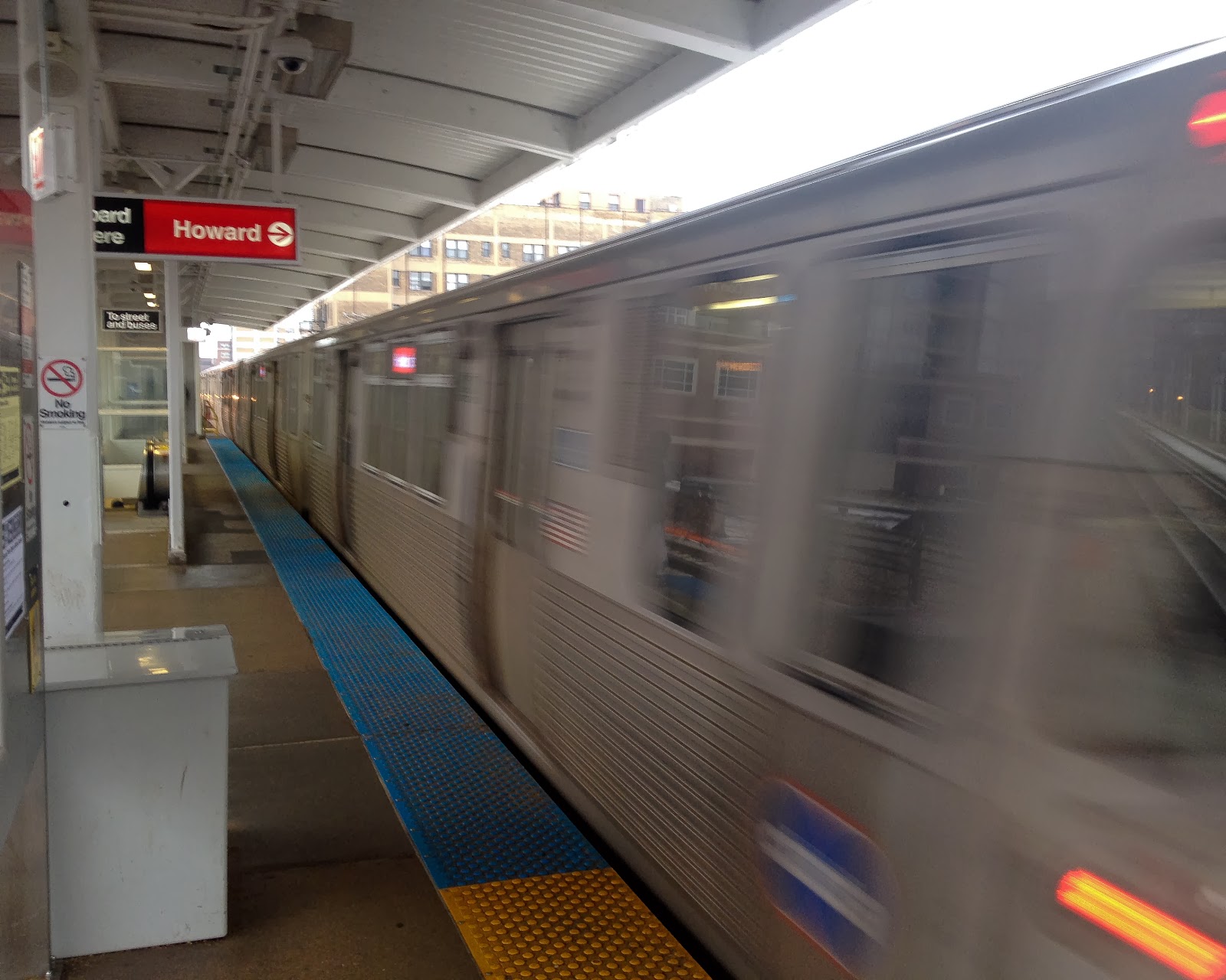 ♪Sounds Of The City♫: Sounds of life blend at neighborhood L stop ...