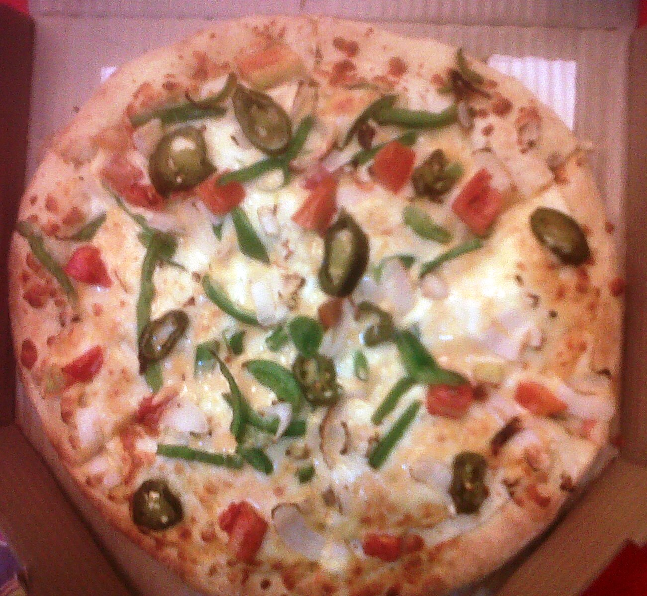 Trystwithcuisine: New Cheesy Boloroni Crust Domino's