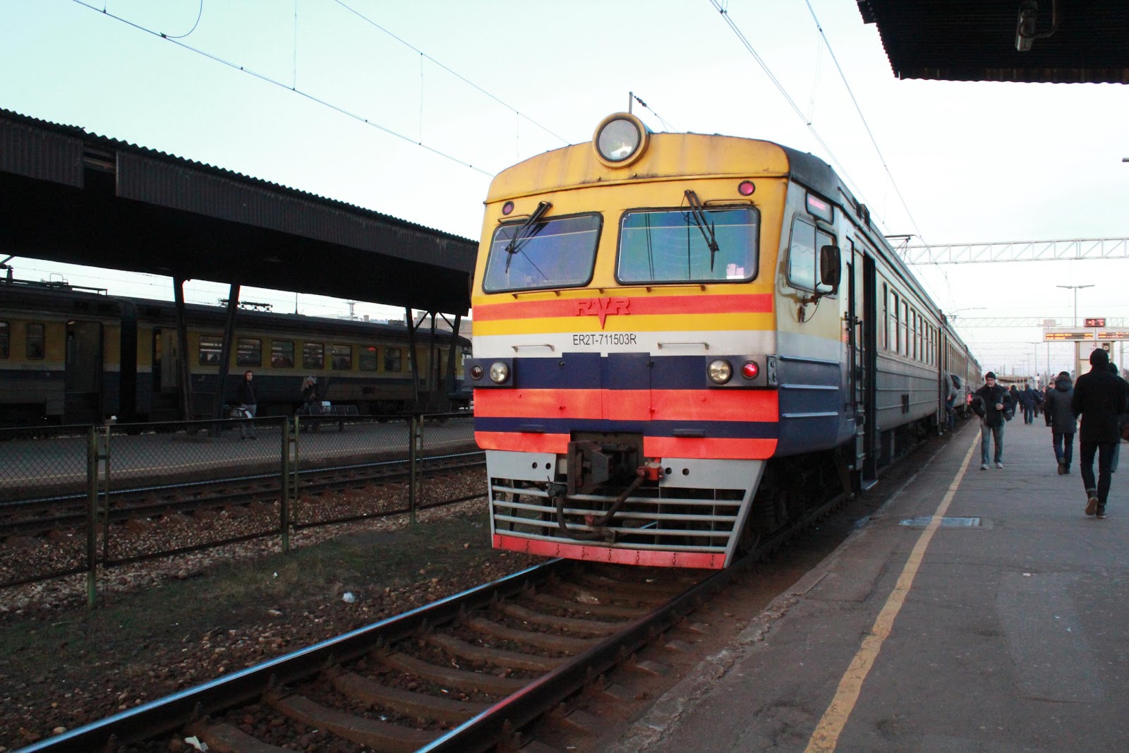 Rails sense fronteres: Uniats de tren ER2T de PV (Letònia )