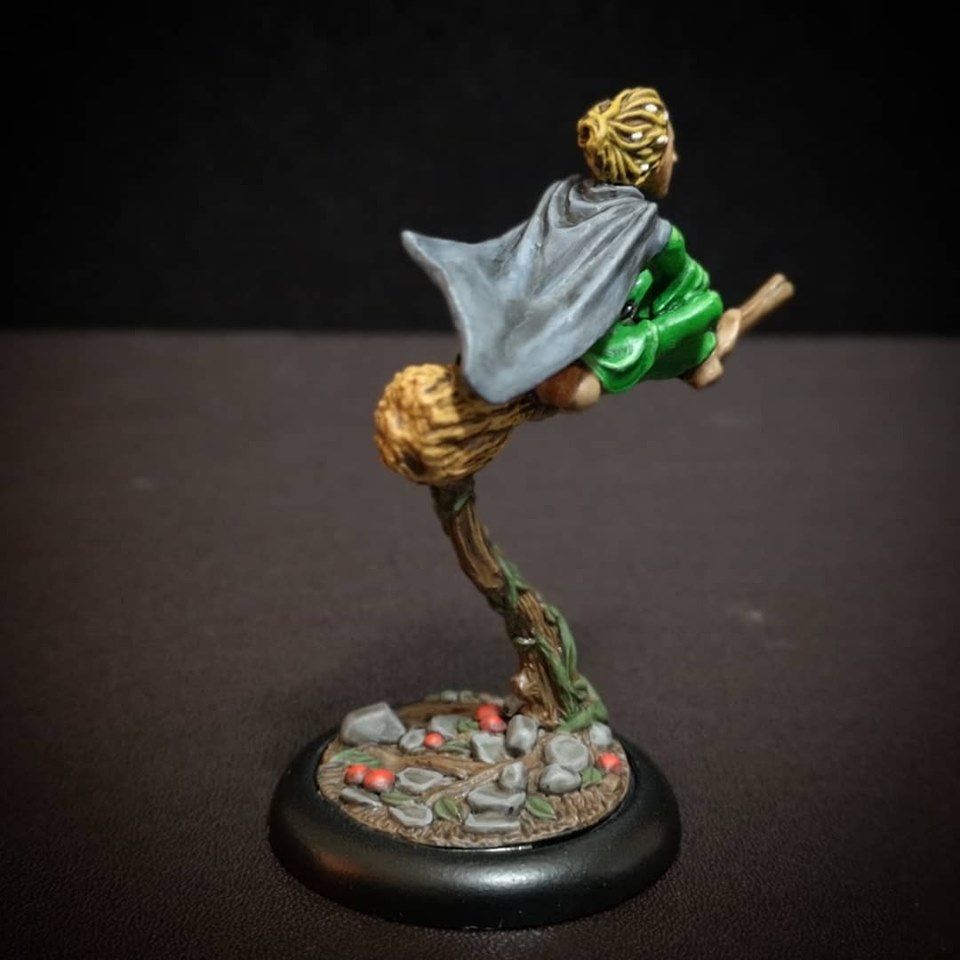 Crucium Giger's Miniatures Blog: Magrat Garlick (and the Wyrd Sisters)