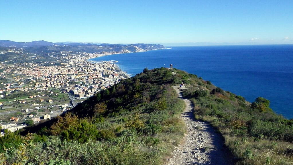 MUNTAeCHINNA TREKKING: Traversata dal Santuario di Monte Croce a Ceriale
