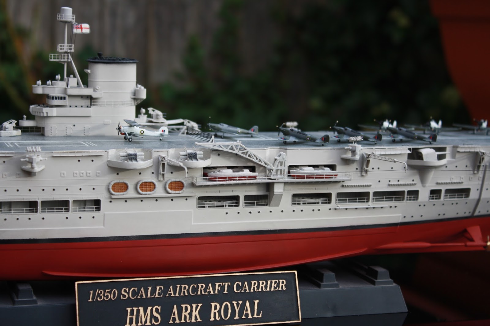 . The Hinckley Shipyard: HMS Ark Royal (1:350)