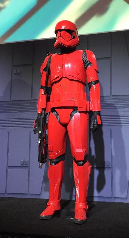 SDCC 2019: Close Up Look at the Sith Trooper Helmet in STAR WARS: THE ...