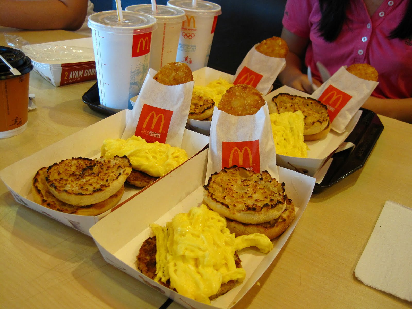 ƸӜƷ•¨¯`•My Recuerdos•¨¯`•ƸӜƷ: McDonald's Breakfasts Overload