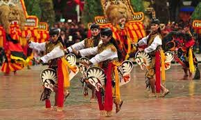 Seni Budaya Kelas 8 Semester Gasal Materi Keunikan Gerak Tari ...