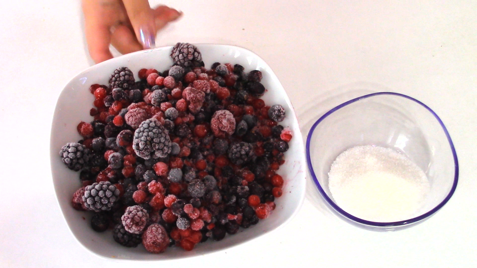 Farfuria vesela: Prajitura cu fructe de padure