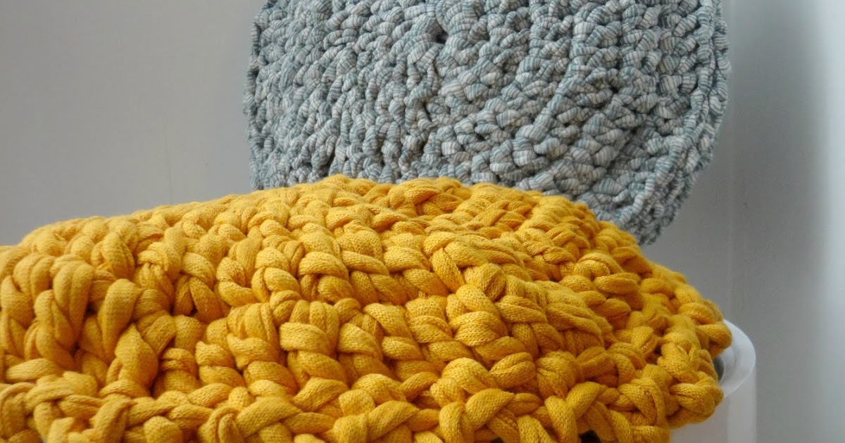 Little Treasures: Crochet a Round Pillow - free pattern