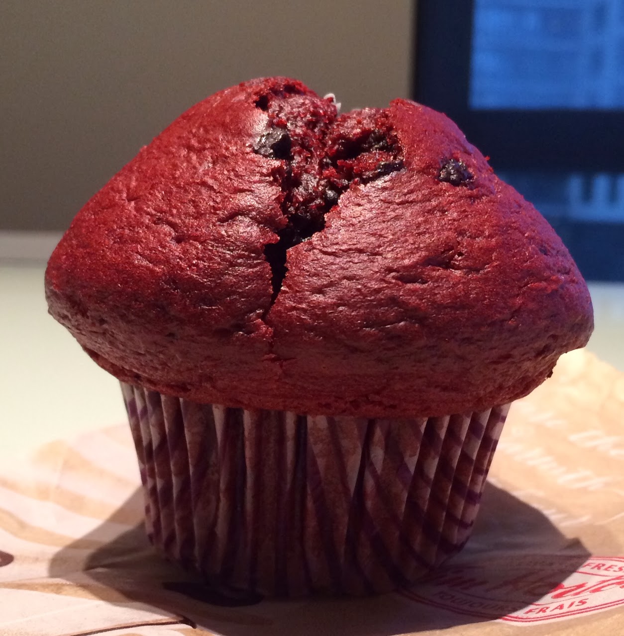 Red Velvet Muffin From Tim Hortons / ティム・ホートンズのレッドベルベット マフィン ~ I'm Made ...