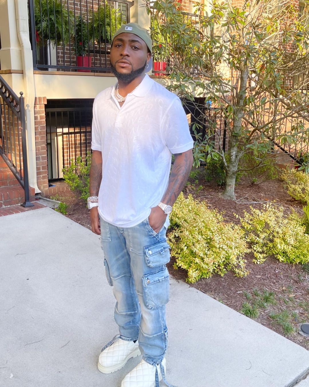 Pictures of Davido standing at 5"6 feet tall