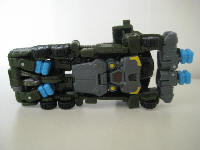 ChCse's blog: Toy Review: Transformers PCC Bombshock w/ Combaticons