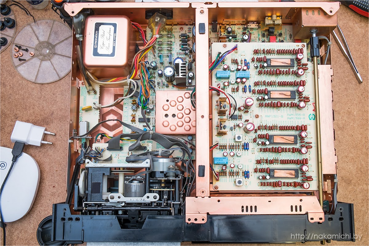 Vintage Audio: Stereo Cassette Deck Pioneer CT-93 Inside