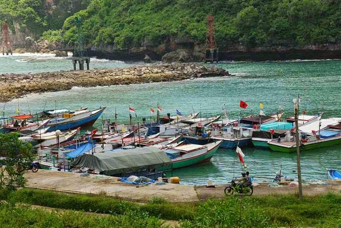Pantai Sadeng, Pelabuhan Tradisional di Gunungkidul | Wisata Alam Indonesia