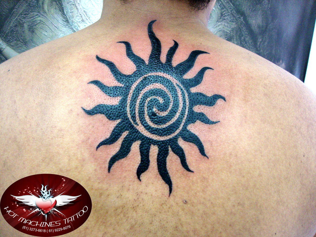 Anninha Spinelli Tattoo Atelier: Tattoo Sol tribal