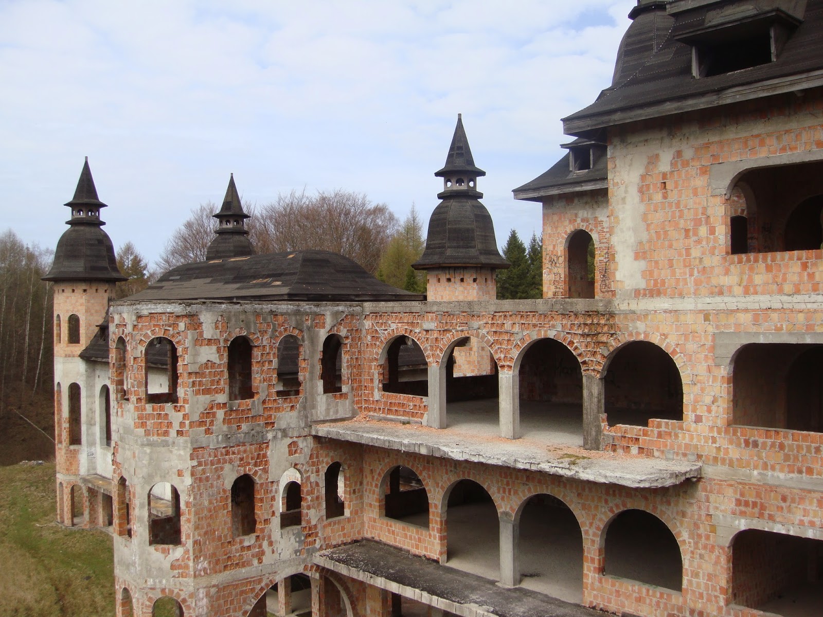 Urbex Diaries: Castle in Łapalice