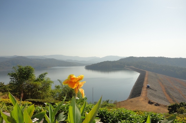 As I Explore .....: Tilari Dam, Dodamarg