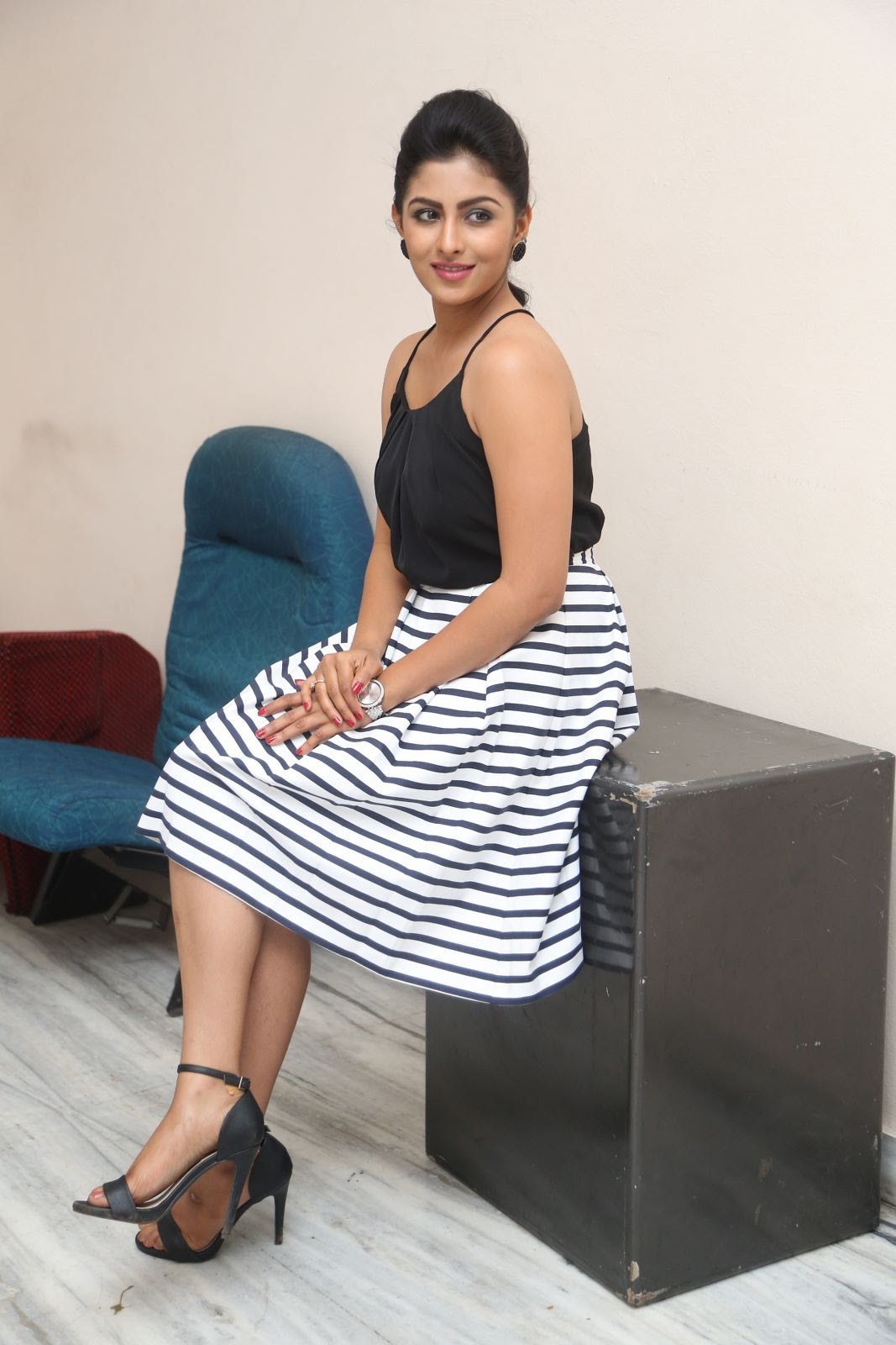 Kruthika Jayakumar latest sizzling photo shoot