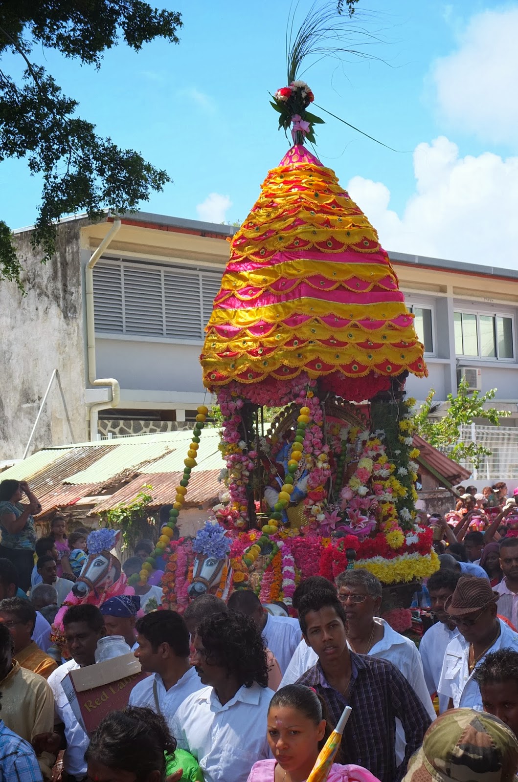 Lé ou les Kinés : Cavadee