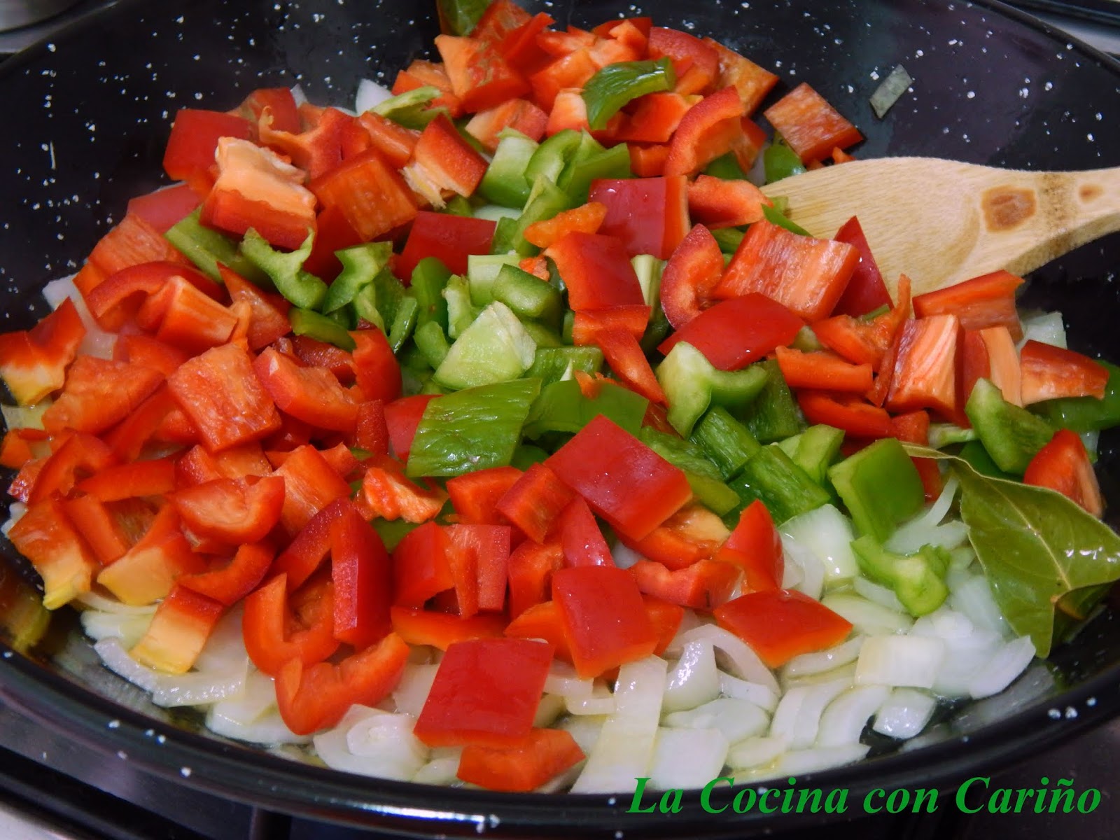 CAZÓN CON TOMATE RÚSTICO