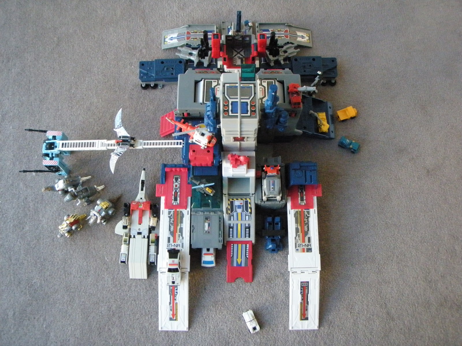 Metroplex Vs Fortress Maximus