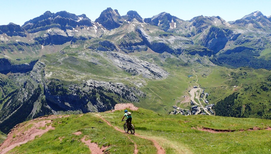 CRÓNICAS MONTAÑERAS: La Raca 2278 m.