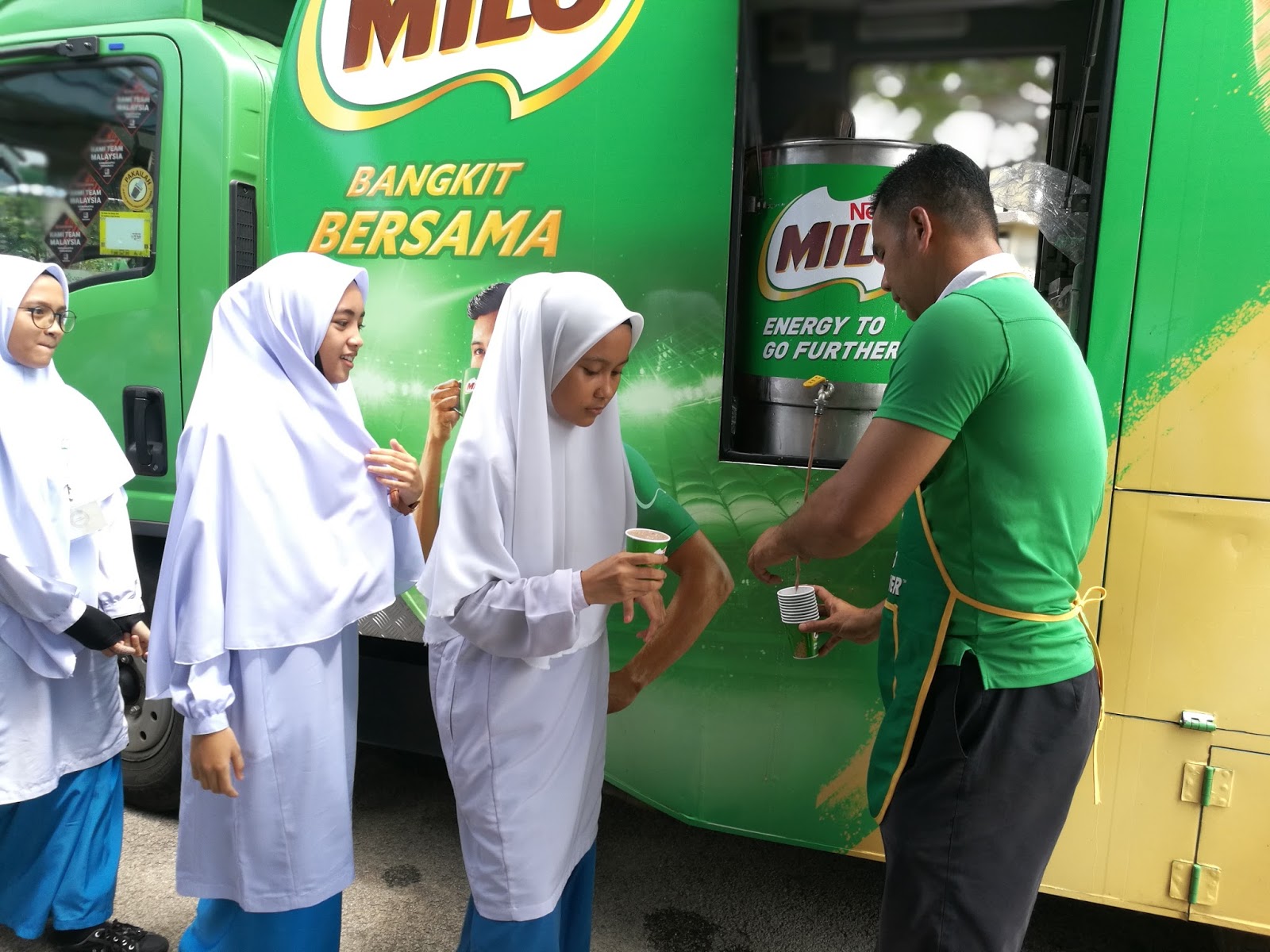 SM AGAMA CHUAH: Sumbangan Minuman Percuma dari MILO