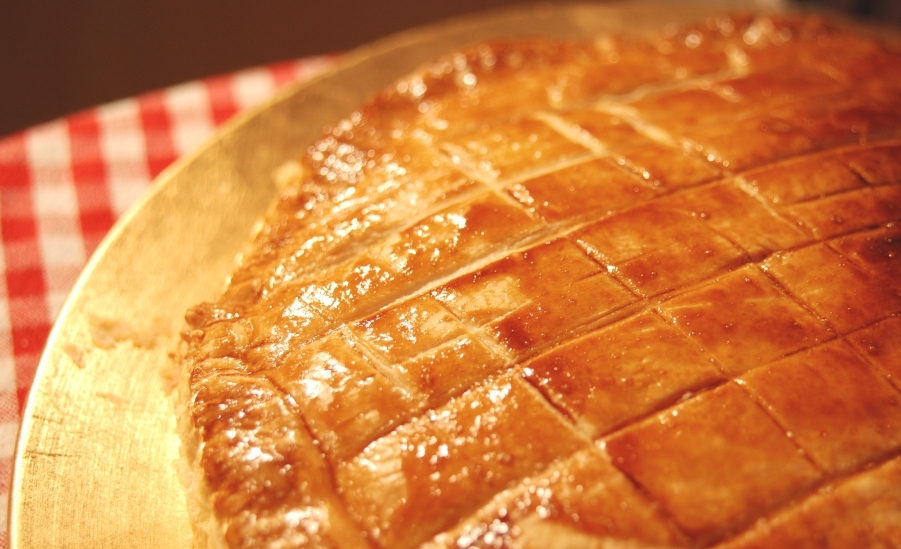 Pauline à la crème anglaise: The French Galette des Rois (almond tart ...