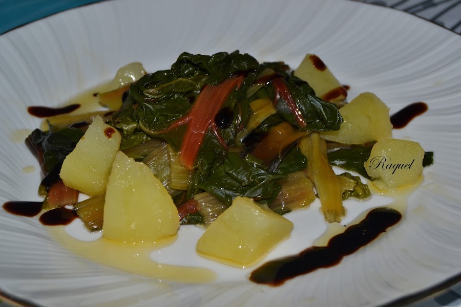 Acelga roja cocida con patatas | Cocina