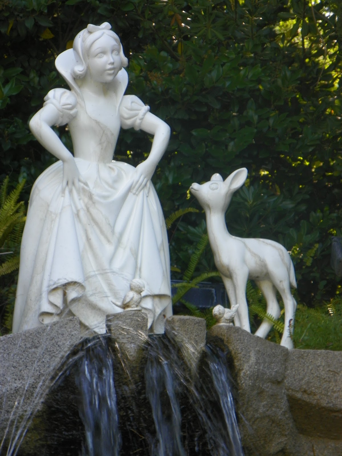 Pixie Pranks and Disney Fun: Snow White & the Seven Dwarfs Statues at ...