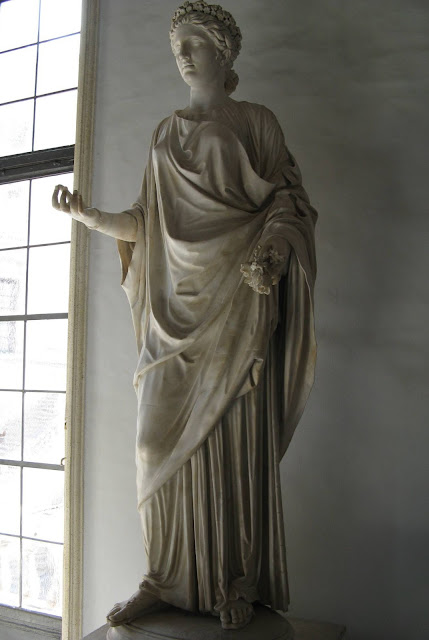 Spencer Alley: Farnese Flora, Capitoline Flora, Weeping Dacia