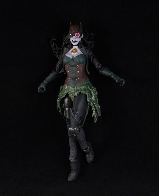 She's Fantastic: Batman Earth 11 - THE DROWNED!