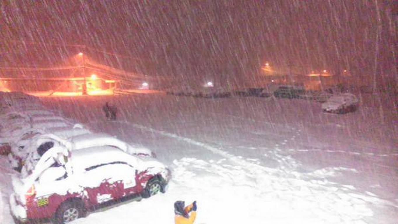 Ante la emergencia climática. Caserones con su personal en Faena ...