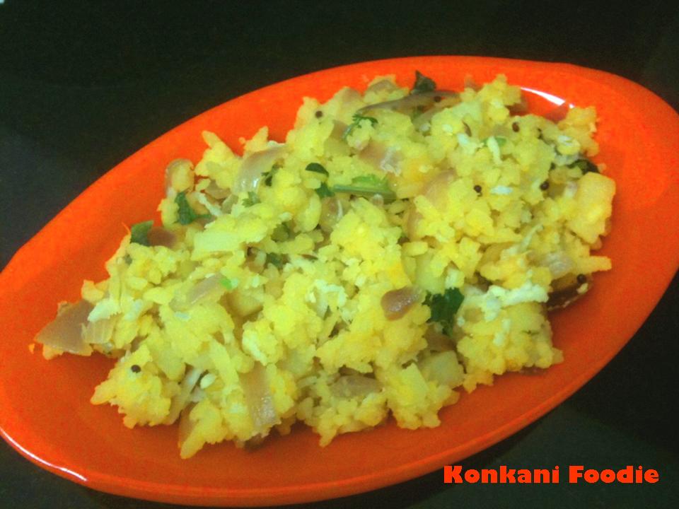 Konkani Foodie: Seasoned Beaten Rice With Potato & Onion (Kanda Batat Pohe)
